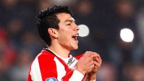 Por qué el Chucky Lozano llegó con un bastón a México Digitall Post