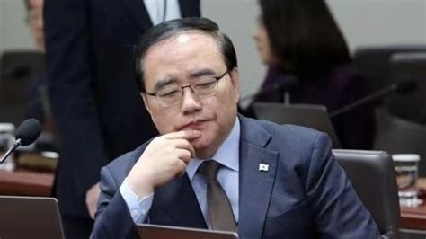 韩媒：韩国国家安保室室长金圣翰29日闪电辞职