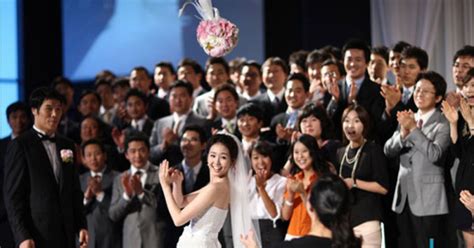 두 쌍의 스타 커플 23일 부부의 연을 맺었다