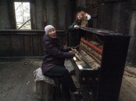 Создать мем уличный пианист олег каравайчук рояль Piano Картинки