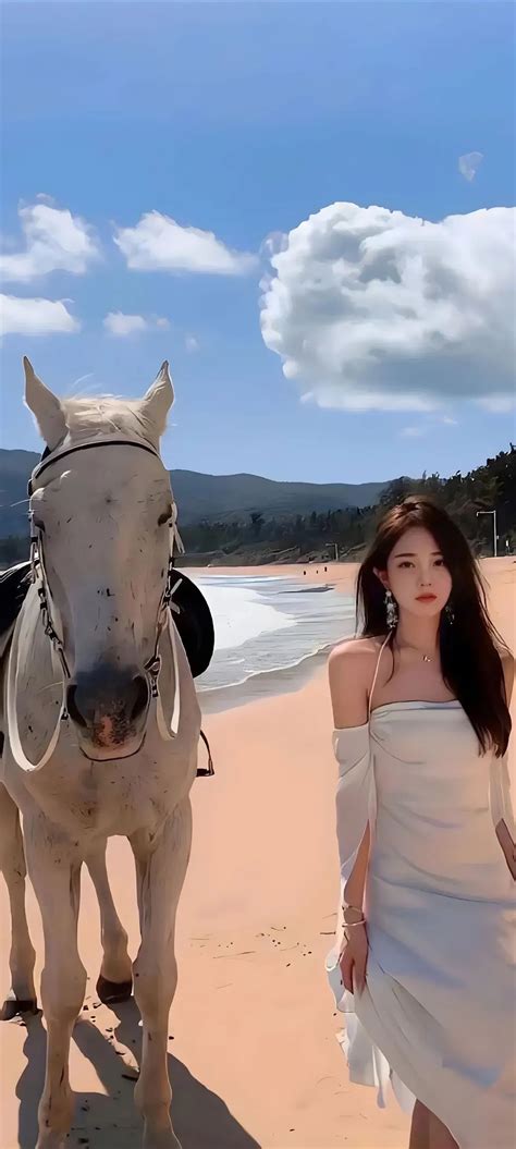 美女身着白色长裙与白马同处海边沙滩的浪漫壁纸 美女壁纸 ｜ 纹身 腿控 性感火辣表情包图片动图 求表情网 斗图从此不求人