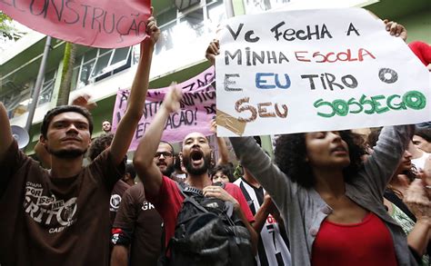 Ocupação de escolas em SP sobe em dia de exame e atinge unidades Educação