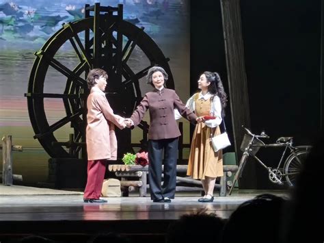 现代京剧《老阿姨》在北京首演央广网