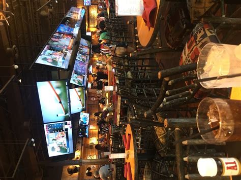Twin Peaks 581 Photos And 663 Reviews American New 535 Howe Ave