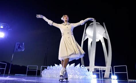 平昌冬奥会开幕 韩国“花滑女王”金妍儿点燃圣火