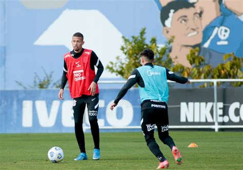 João Victor Durante Treino Preparatório Do Corinthians Para Duelo