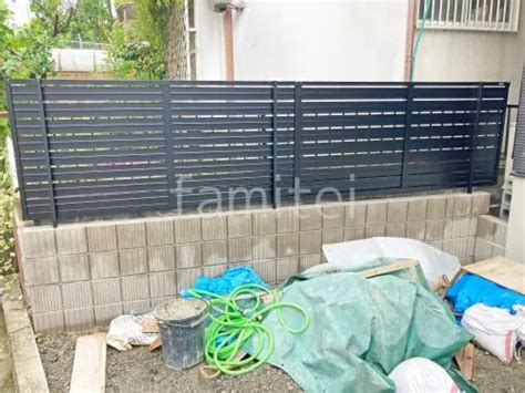 モダン門柱 壁タイル貼り タカショー セラレバンテ 宅配ボックス 施主支給の外構施工例（現場番号：49255） ファミリー庭園