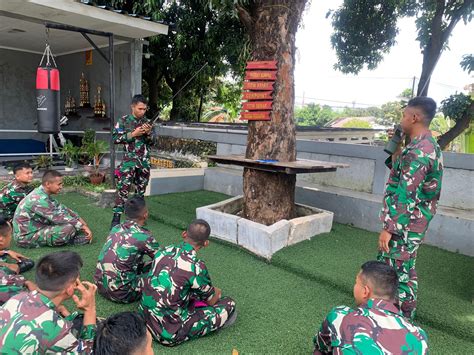 PRAJURIT YONRANRATFIB 1 MARINIR LAKSANAKAN PELAJARAN PENGETAHUAN KOMUNIKASI