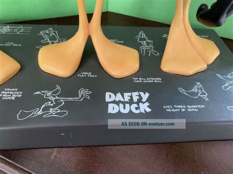 Extremely Rare Warner Bros Looney Tunes Daffy Duck Figurine Statue