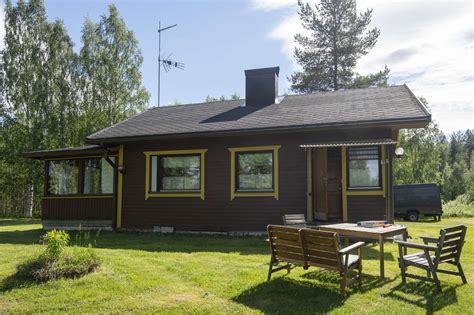 Suvi Teräsniska Ja Simo Rakas Yllättyvät Perinpohjin Huikea Kesämökin