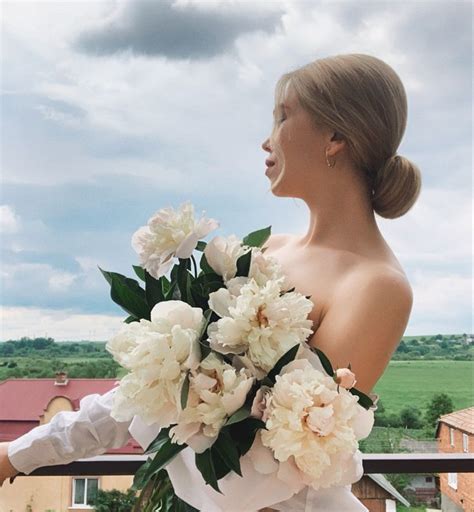 Фото з піонами