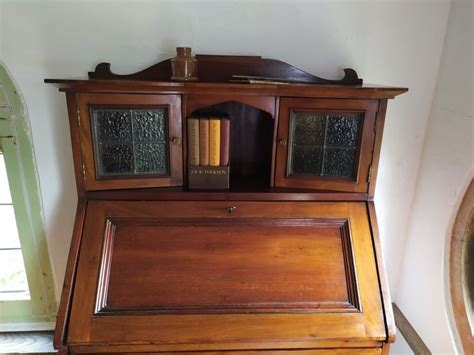 Hobbit House Writing Desk With Books Hobbit House Old Things Decor