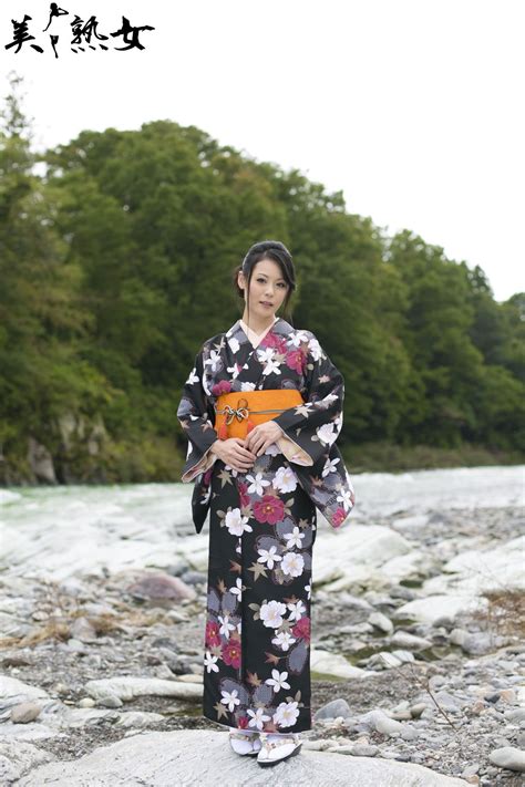 X City Beautiful Mature Woman Jukujo Nana Aidanatsumi Mitsu Photo