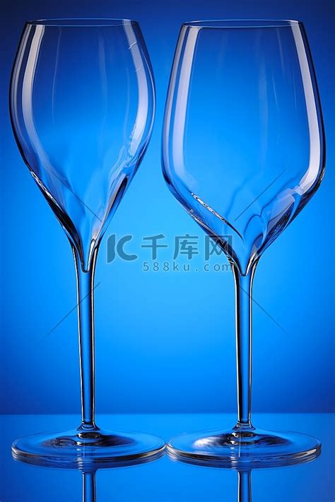 空酒杯与倒影杯子酒杯高清摄影大图 千库网