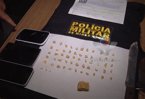 Dupla várias passagens policiais é presa pedras de crack V9