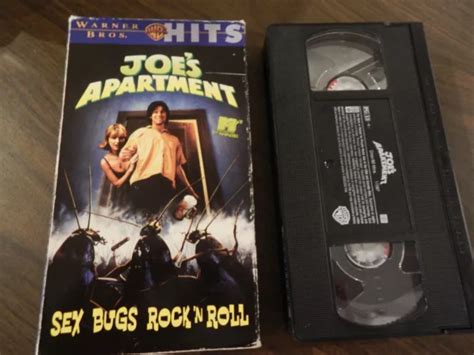 Joe S Apartment Vhs Mtv Movie Sex Bugs Rock N Roll 1996 Wb Hits O