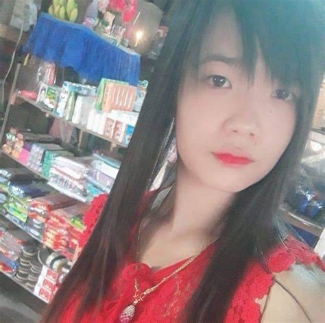 ေစ်းသည္မေလး မိမိုး