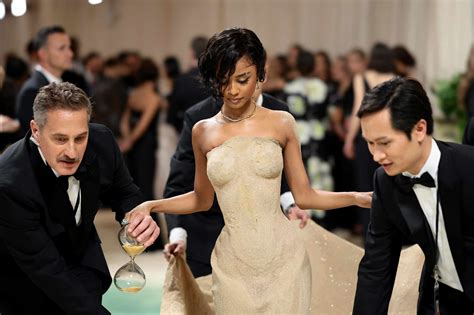Tyla Gets Lifted Up 2024 Met Gala Steps In Balmain Sand Dress