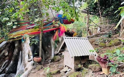 ข่าว Like สาระ เยี่ยมชม‘วัดปิปผลิวนาราม ชาวบ้านเชื่อเป็น‘เมืองบาดาลเก่า ฮือฮาเห็ดยักษ์เบ่ง