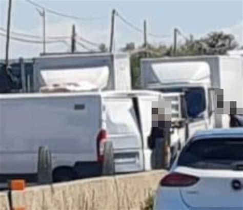 Incidente Tra Mezzi Pesanti Sulla Pontina Strada Chiusa Traffico In Tilt Code Di Oltre Km