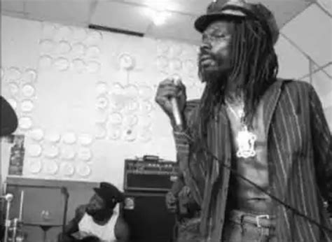 Compartilhando Reggae Culture Joseph Hill Live In Effenaar Holland