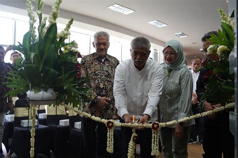 Pojok Suwarsono Lukia Resmi Diluncurkan Di Perpustakaan Pusat UII