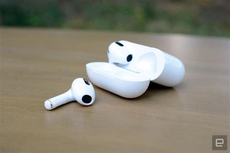 Apples Third Generation Airpods Fall To A New Low Of 140 Ahead Of