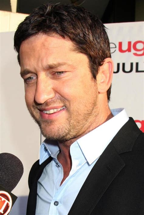 Gerard Butler Arriving At The Ugly Truth Premiere At The Cinerama Dome