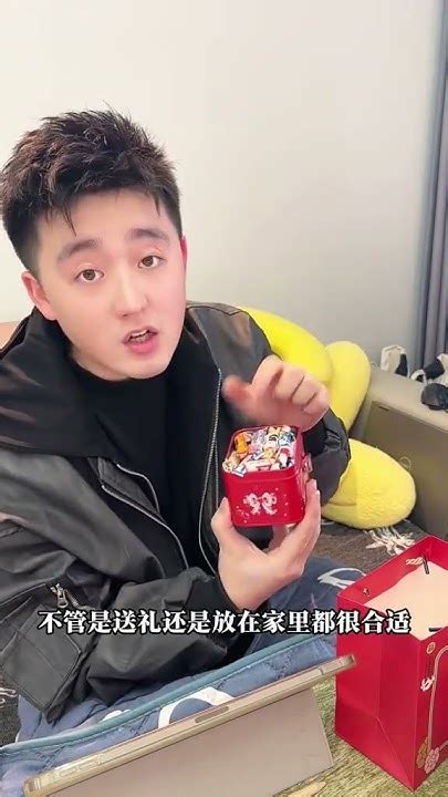 香香甜甜，满满的童年味道，马上快过年了，年货赶紧囤起来！ 年货备起来 囤好货过大年 在抖音囤年货 大白兔奶糖 大白兔奶糖礼盒 Youtube