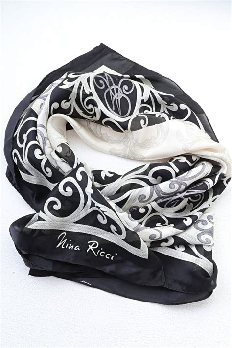 F 니나리치 실크 스카프 블랙검정 유니크패턴 올드 헬로마켓