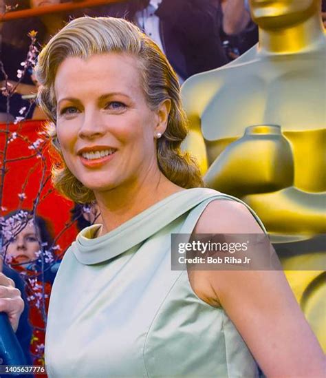 Us Oscars Kim Basinger Photos And Premium High Res Pictures Getty Images
