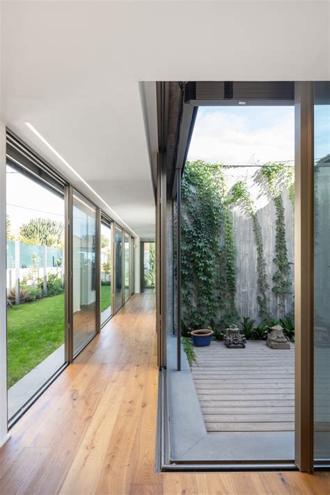 galeria de casa kitkat empty space architecture 13