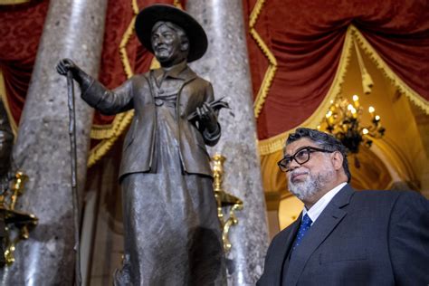 Statue Of Author Willa Cather Unveiled At Us Capitol The Columbian