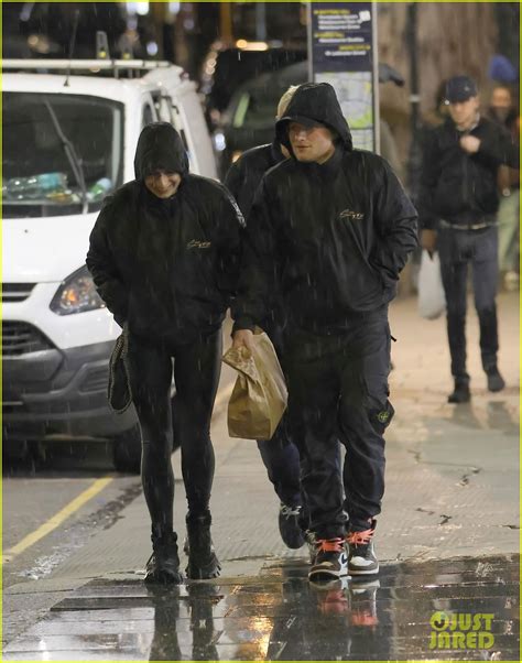 Photo Ed Sheeran Cherry Seaborn Pub Get Together London 18 Photo