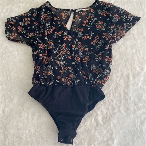 Miami Tops Mi Ami Flutter Sleeve Floral Bodysuit Poshmark