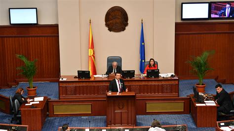 Премиерот Заев на седницата за пратенички прашања во Парламентот