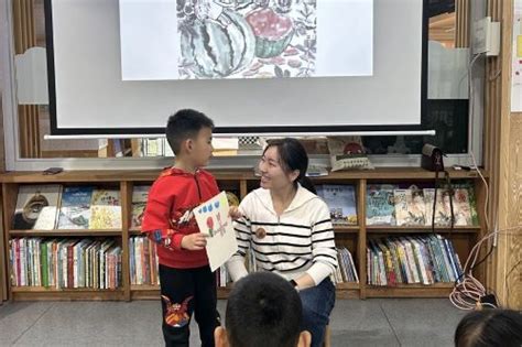 桓台县人民政府 基层信息 公益课堂悦读成长 阅见未来桓台县实验幼儿园彩虹花绘本阅读公益课堂走进新华书店