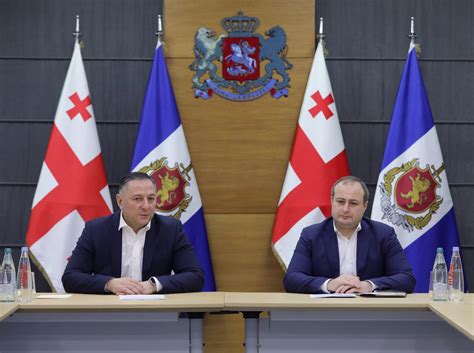 შინაგან საქმეთა მინისტრმა ვახტანგ გომელაურმა და მინისტრის პირველმა