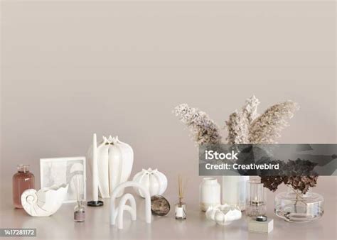 베이지 색 배경에 홈 액세서리와 광고 텍스트 또는 로고를위한 복사 공간 홈 데코레이션 스토어 인테리어 세부 사항 판매 여유 공간이있는 템플릿 팜파스 잔디 꽃병 양초 3d