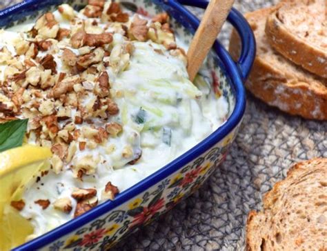 Свежа салата с козе сирене Ябълка с канела