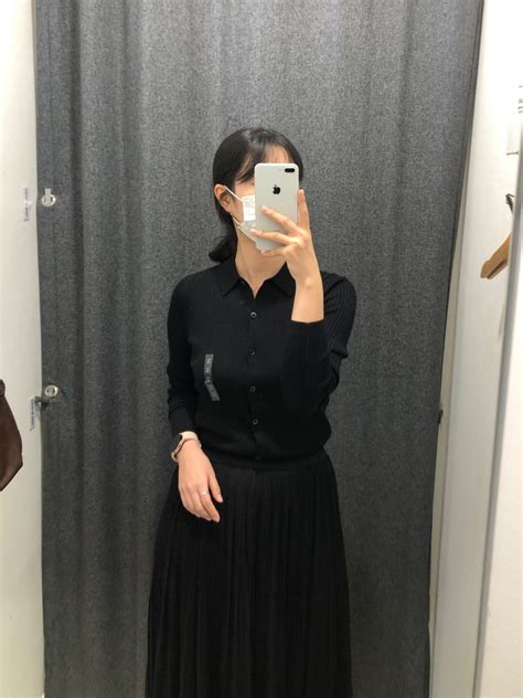 가을겨울 올블랙 코디 추천 유니클로 플리츠스커트 메리노 립 폴로 가디건 M 사이즈 착용 네이버 블로그