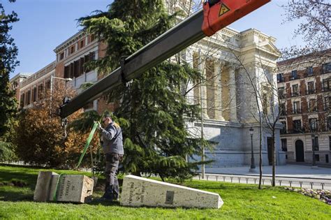 La Horda A Vueltas Con El Monolito Y La Ley De Memoria Histórica
