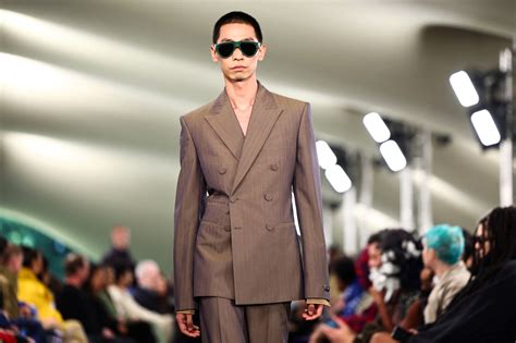 Burberry S Summer 24 Show Turned Great Britain Into A Land Of Elevated