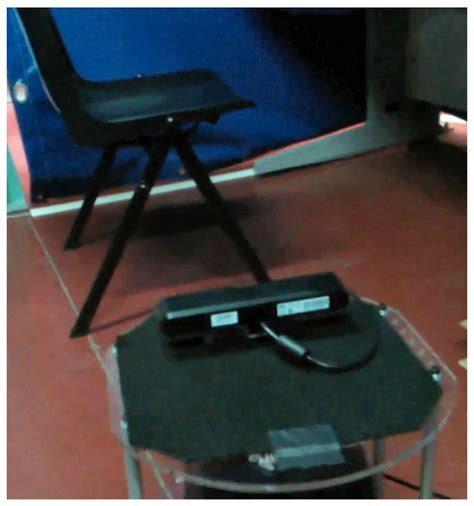 Object Detection Techniques Applied On Mobile Robot Semantic Navigation