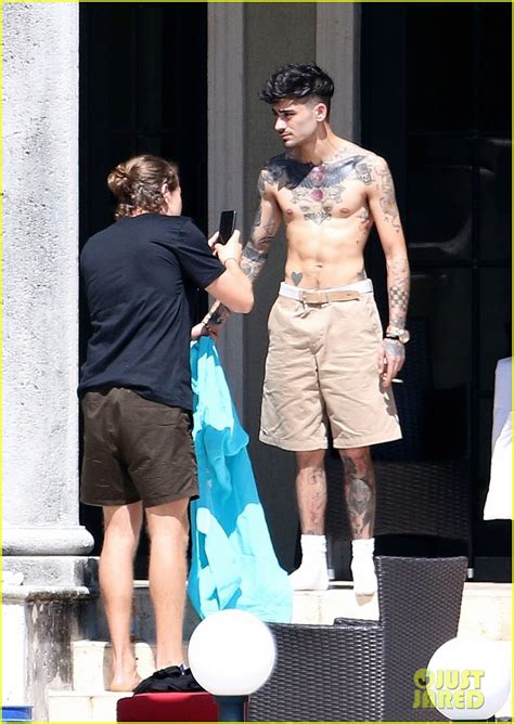 Zayn Malik Goes Shirtless For Mini Photo Shoot In Miami Photo 1143150