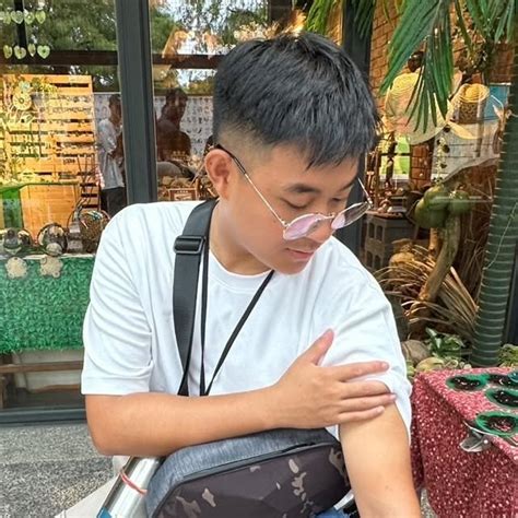 你媽知道了嗎？ 要的話我把可能的法條跟罪狀傳給她，給爸爸媽媽處理