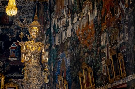 พระพุทธยอดฟ้าจุฬาโลก ประดิษฐาน ณ หอสมุดพิกุลศิลปาคาร