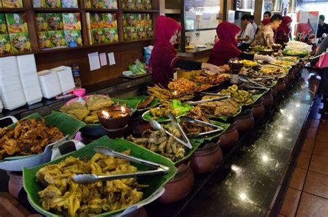 Lirik Lagu Warung Pojok Memperpadukan Bahasa Sunda Dan Jawa