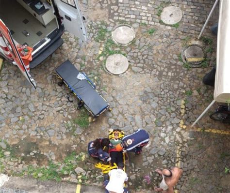Filha Não Se Conforma Com A Morte Da Mãe E Pula Do 4º Andar No Rj
