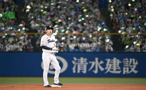 東スポ 写真部 On Twitter 【プロ野球】 10月3日 神宮 ヤクルトスワローズ Swallows 内川聖一 東スポ